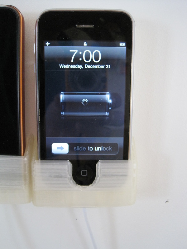 iPhone 3g/3gs wall mount dock - Free 3d model on creazilla.com