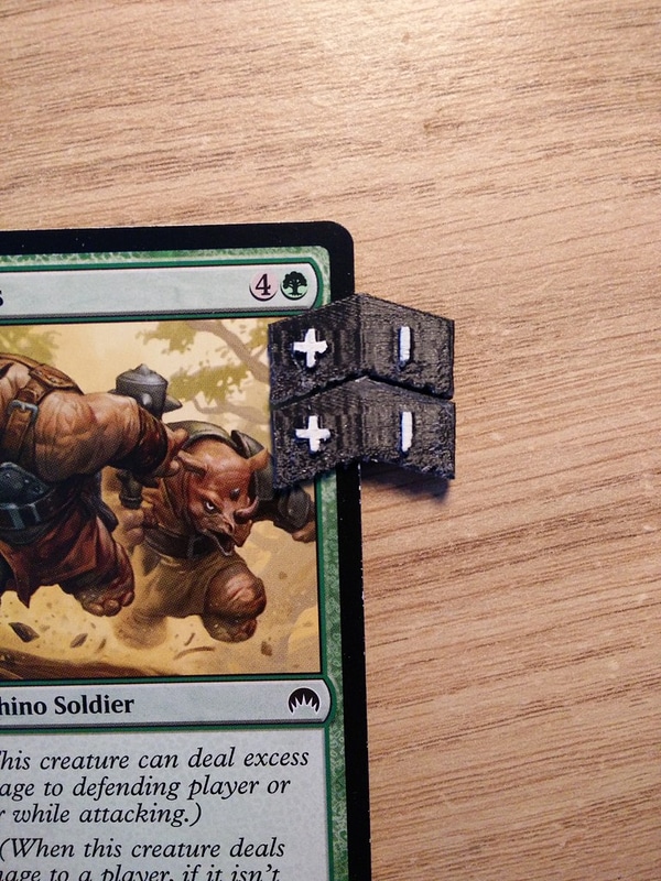 MtG +1/-1 counter card clip - Free 3d model on creazilla.com