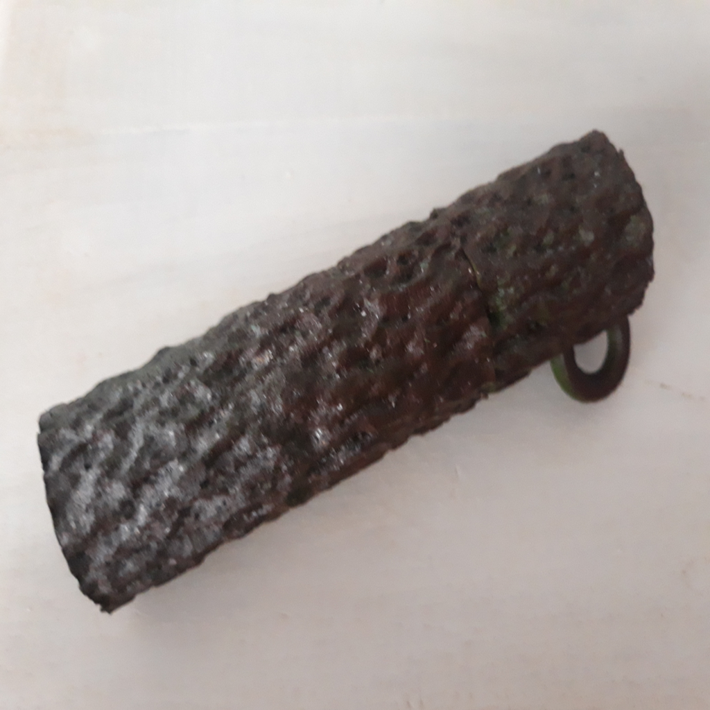 Geocaching log cache with hook - Free 3d model on creazilla.com