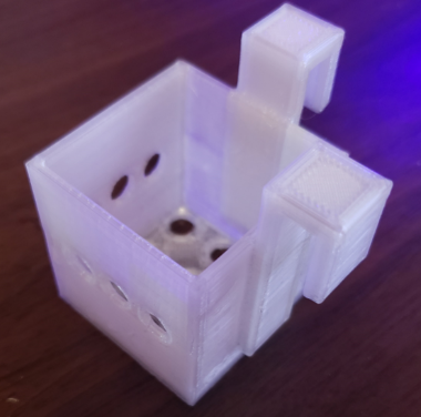 Corner tank fish food defroster - Free 3d model on creazilla.com